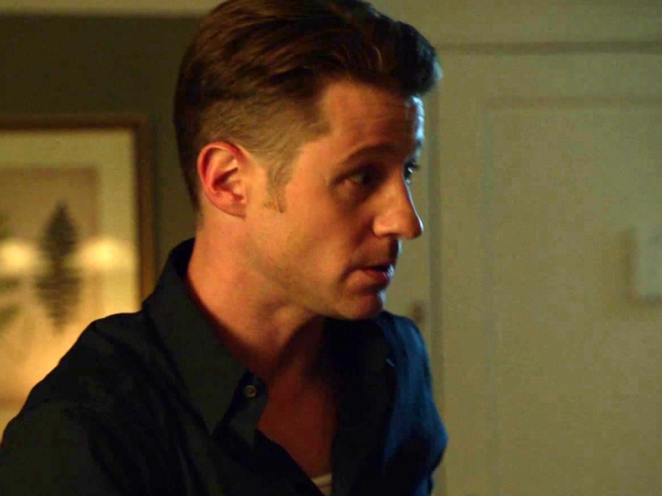 Gotham: Bruce Gives Detective Gordon A Piece Of Evidence - TV Guide