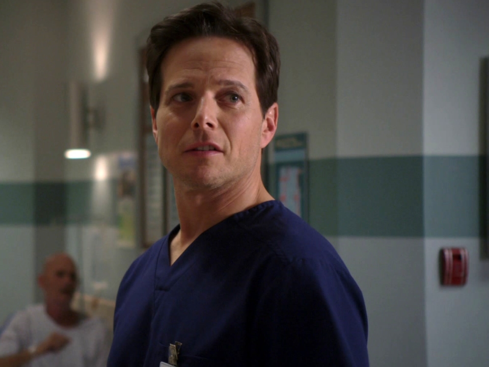 The Night Shift: Cain Performs A Procedure On A Patient Without Shannon ...