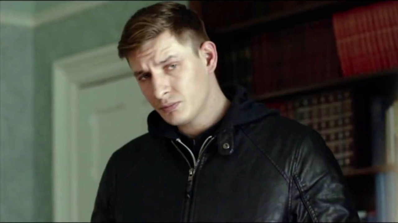 Simon Lowe - TV Guide