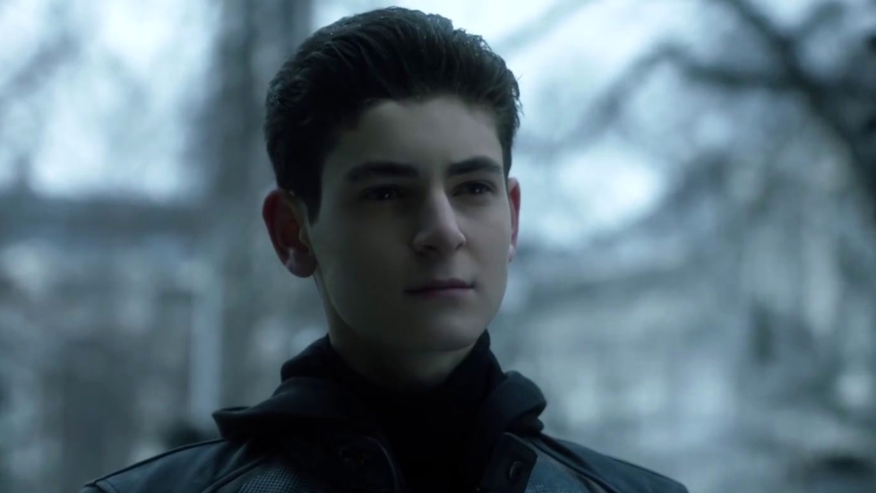 Gotham: Lennon Delivers A Message To Jim Gordon - TV Guide
