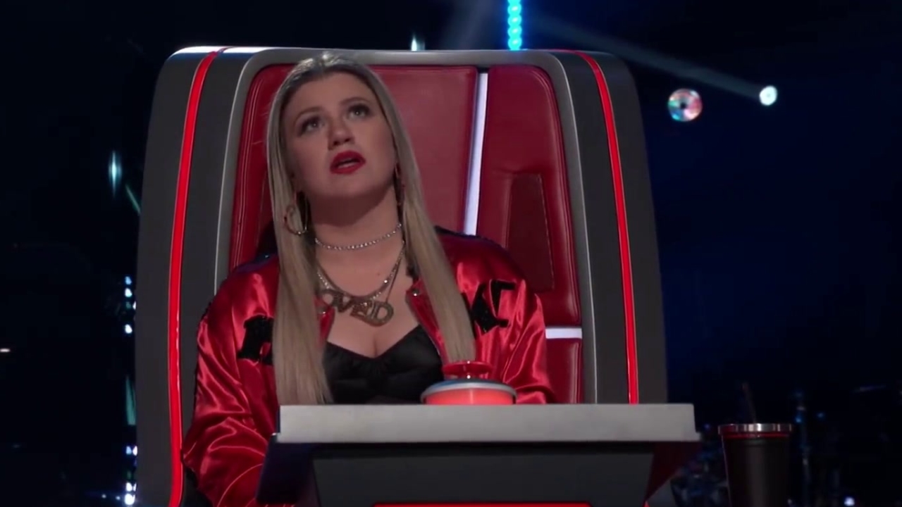 The Voice: Christina Eagle Performs Man! I Feel Like A Woman! - TV Guide