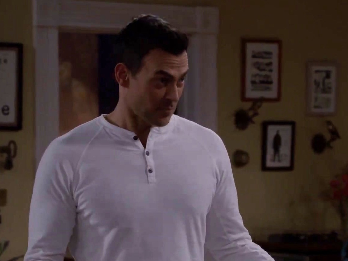 Call Me Kat: Max Is Invited On Tour - TV Guide