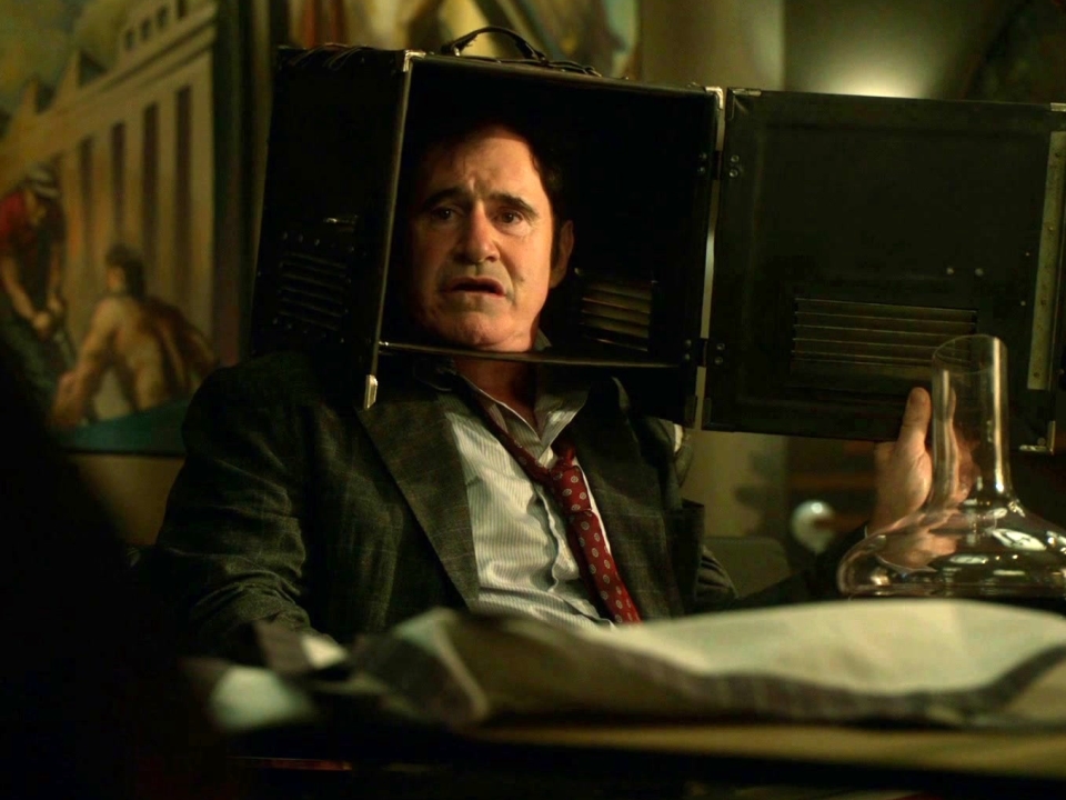 Gotham: Bruce Gives Detective Gordon A Piece Of Evidence - TV Guide