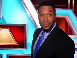 The 100,000 Pyramid: Michael Strahan On How The Pyramid Set Works - TV ...