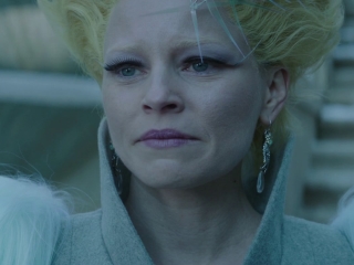 Effie Trinket Mocking Jay Part 2 | New Movies - yourcinemabingo